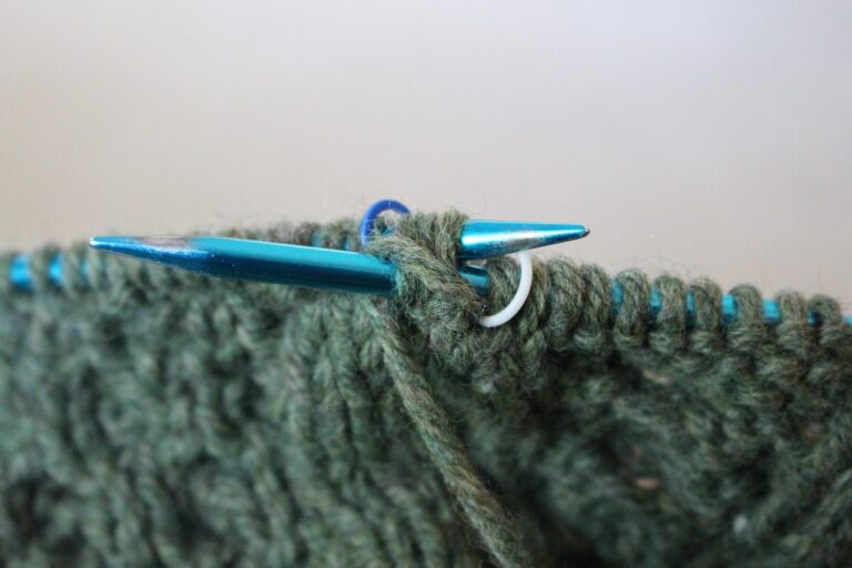Mastering the Art of Cable Knitting: A Step-by-Step Guide - E K N I T T ...